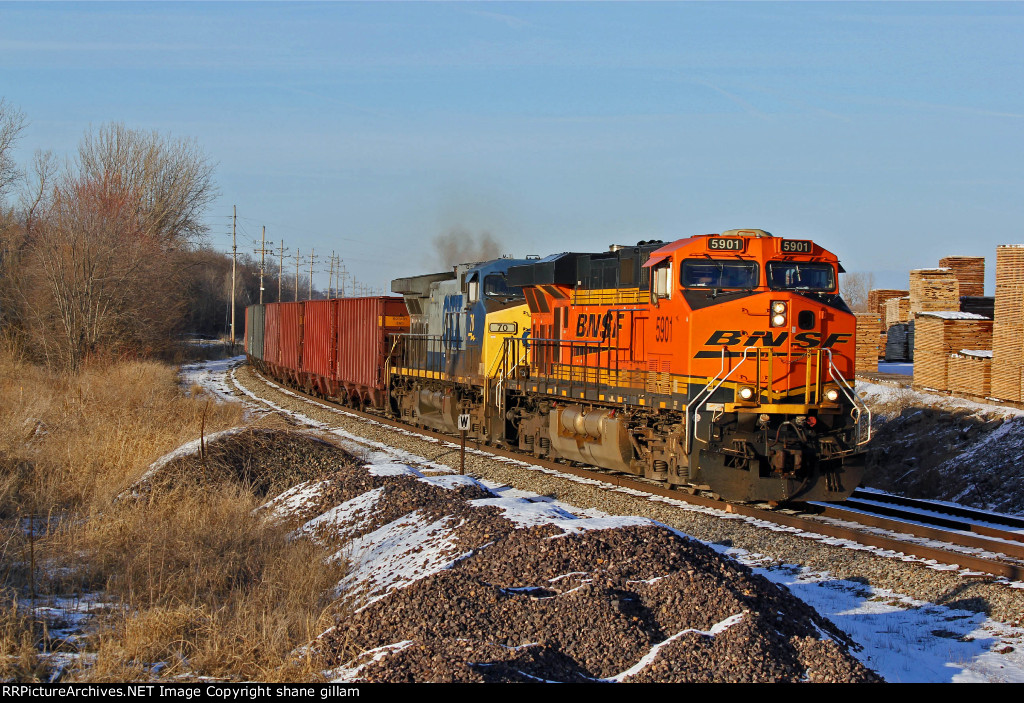 BNSF 5901 Leans into the Curve.